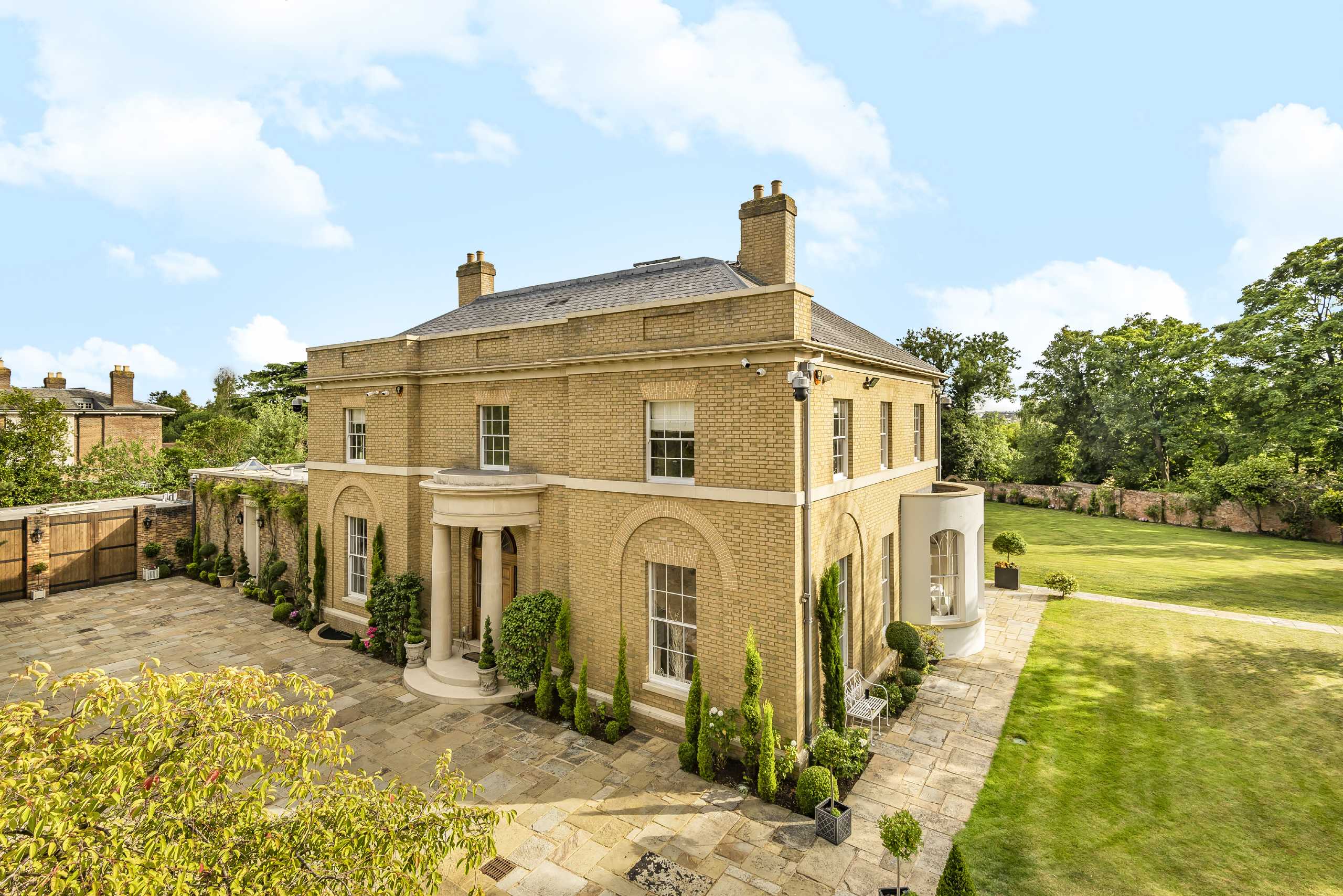 Hadley Common, Hadley Wood | Statons