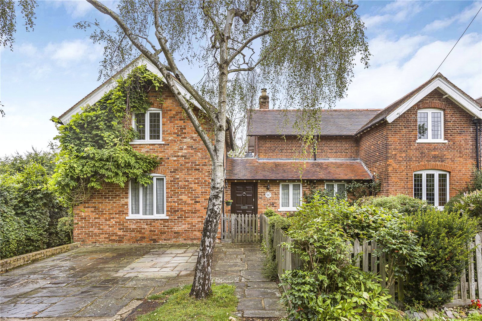 Ponsbourne Park, Newgate Street | Statons