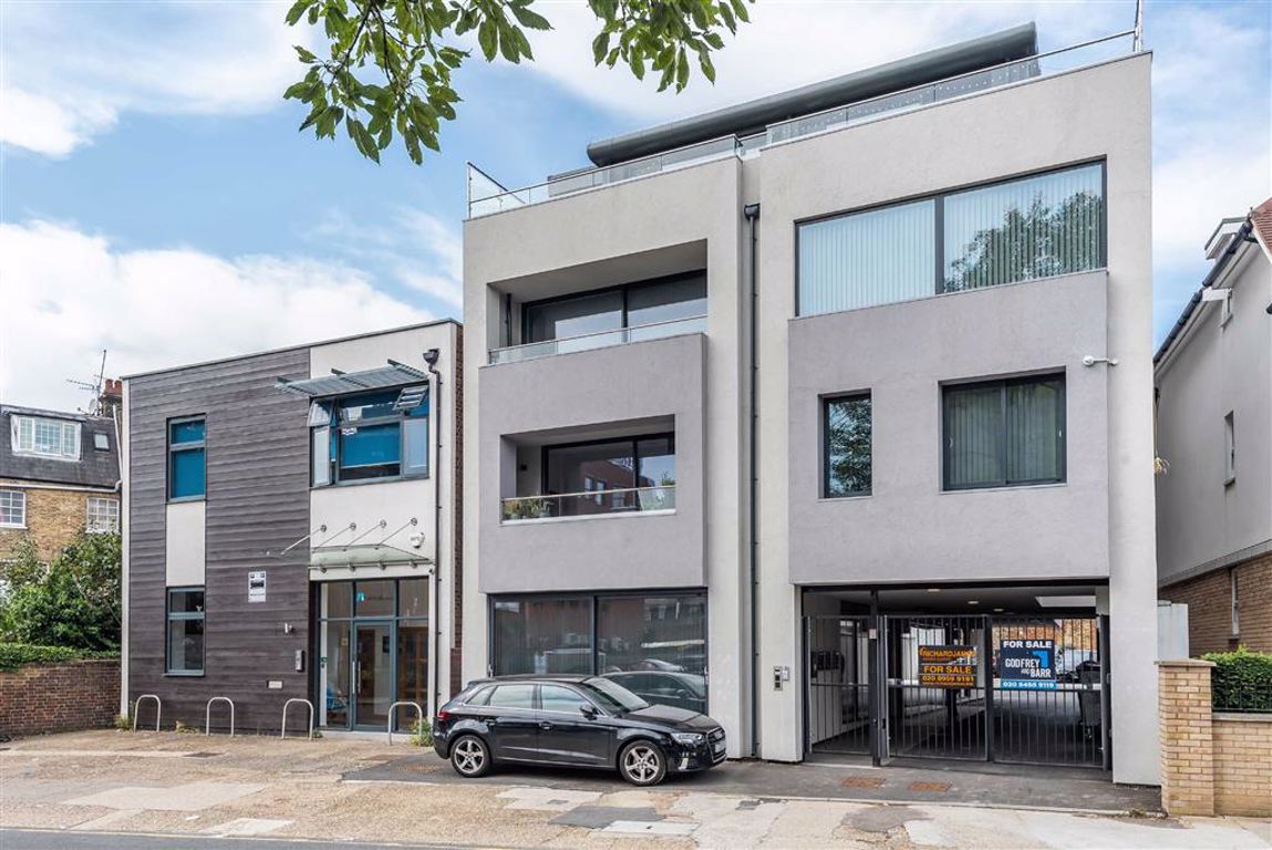 Athenaeum Road, Whetstone, London | Statons