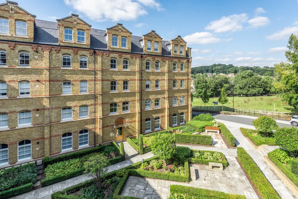 Holborn Close, Mill Hill | Statons