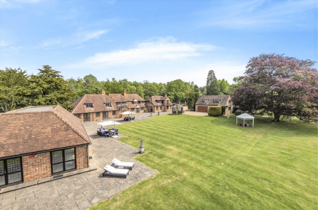 Essendon Manor, Essendon | Statons