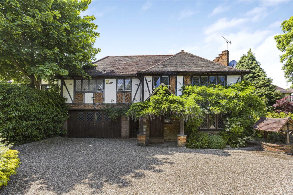 Kentish Lane, Brookmans Park | Statons